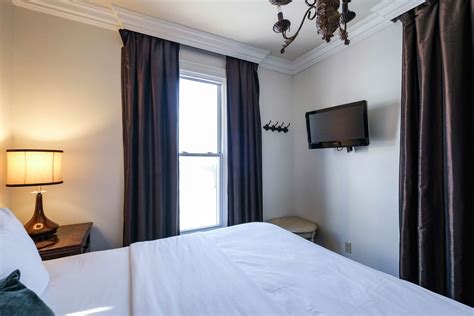 Room 6 Dickson Street Inn Site