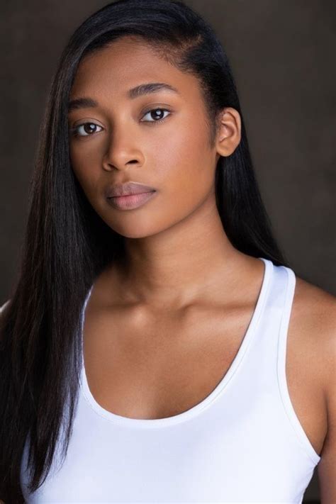 Pin By Antoniel Silva On Faces Headshots Women Headshot Poses Actor Headshots