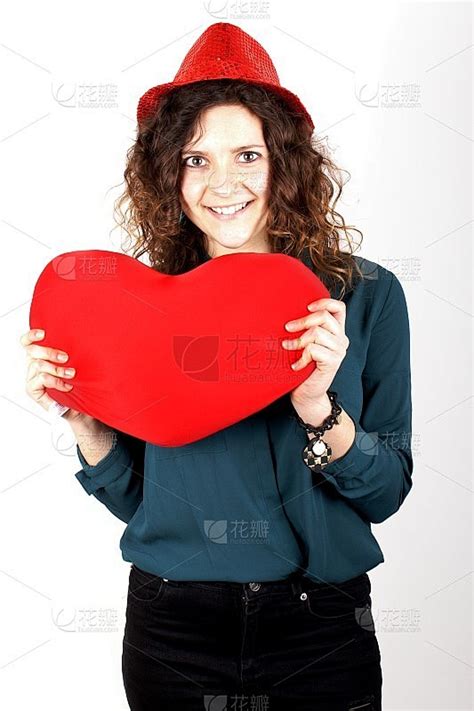 戴红帽子的女士