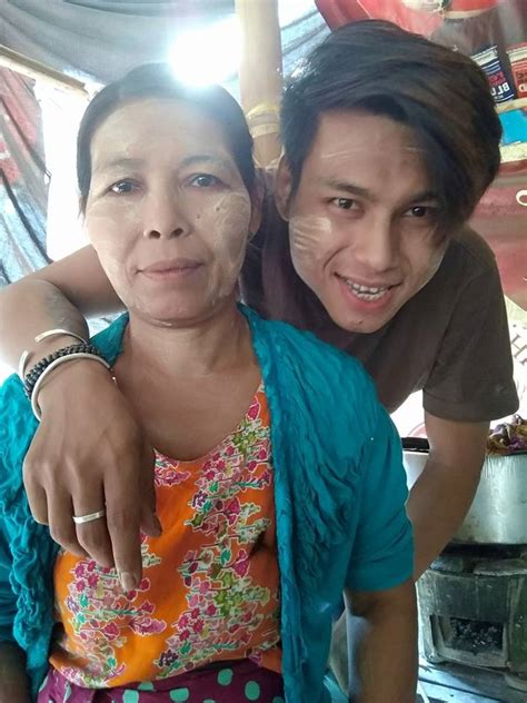 ဖြိုးမြတ်အောင်ရဲ့ ဘဝအကြောင်းကို မျက်ရည်ကျစရာသီချင်းလေးနဲ့ဂုဏ်ပြုသီဆိုပေးလိုက်တဲ့ ပရိသတ်တစ်ဦး