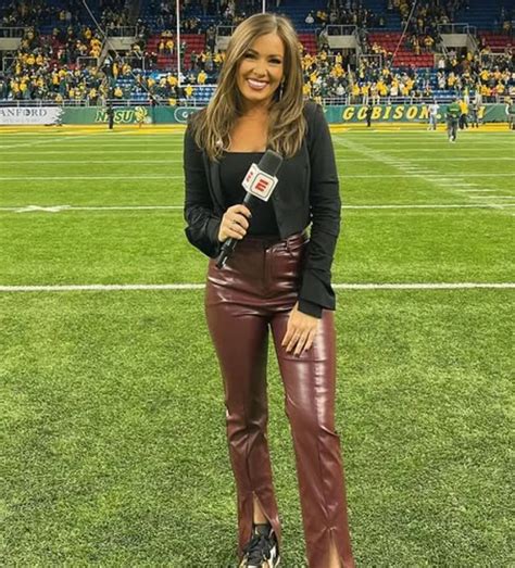 Espns Taylor Davis Goes Viral Over Sideline Rap Video During College
