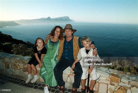 Heinz Hoenig Mit Ehefrau Simone Undkindern Paula Lukas Hout Bay