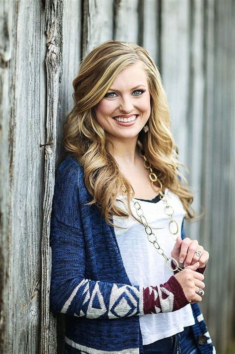 Pin On Photo Ideas Senior Portrait Poses Senior Portraits Portrait