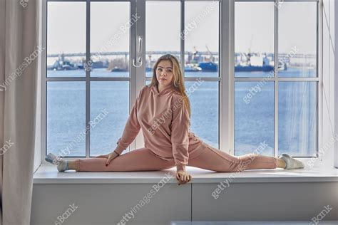 Flexible Cheerleader Trains At Home She Does Splits On Windowsill