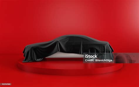 새로운 흰 자동차 빨간색 배경에 검은색 커버 아래에 숨겨져 3d 렌더링 차에 대한 스톡 사진 및 기타 이미지 차 시트 침구 Car Show Istock