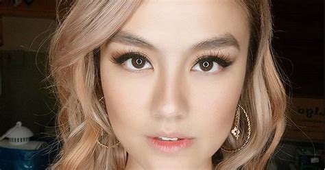 Hot Gosip Penampilan Agnez Mo Di Ama 2019 Hingga Wajah Suami Carissa