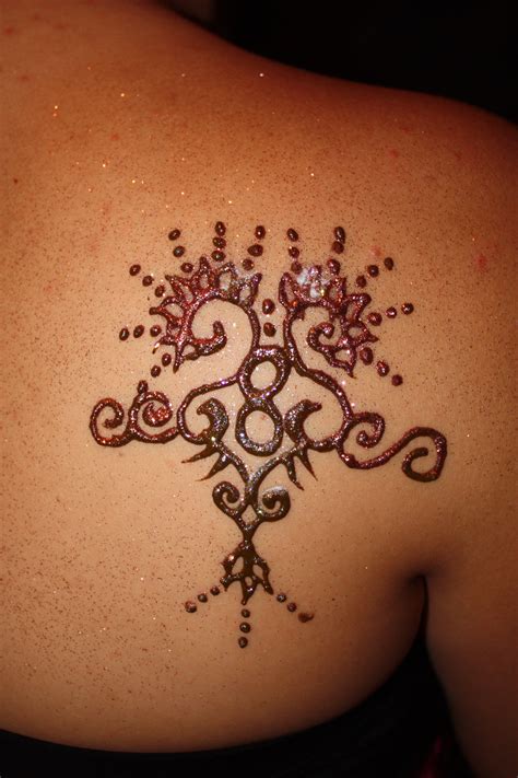 Henna Spine
