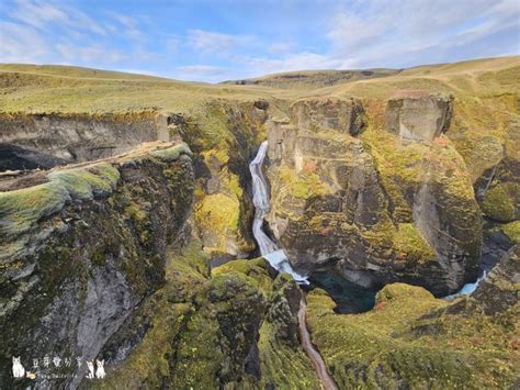 羽毛河峽谷 Fjaðrárgljúfur｜俯瞰如同一根羽毛的峽谷 ‧ 冰島南部景點 🌱豆芽出國趣冰島 豆芽愛分享