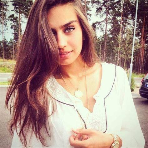 دختر زیبای ترکیه ای به تازگی با فوتبالیست معروف وارد رابطه شده است عکس