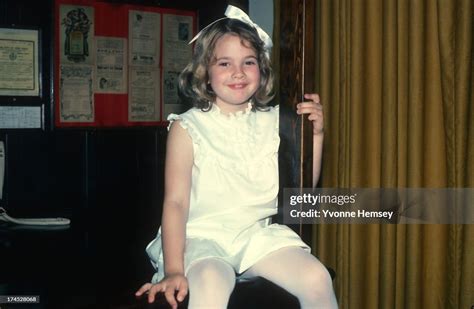 Et Star Drew Barrymore Poses For A Photograph June 8 1982 In New