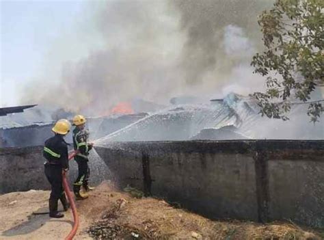 မြဝတီမြို့နယ်တွင် ဂိုဒေါင်မီးလောင်