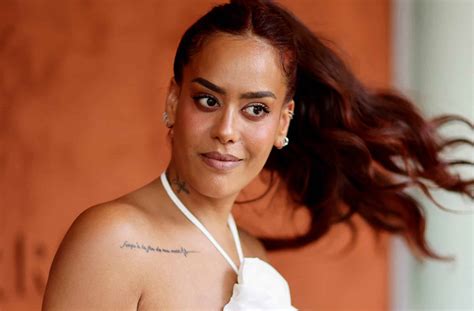 Jai Peur Du Cancer Amel Bent Revient Avec Une Nouvelle Musique Et