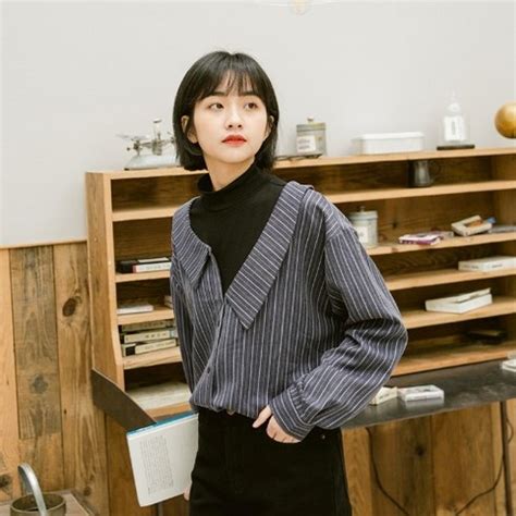 DFMEI 한국어 스타일 가짜 두 조각 줄무늬 유행 서양식 셔츠 여성의 디자인 감각 틈새 시장 초봄과 가을 새로운 긴 소매 셔츠 가격 변동