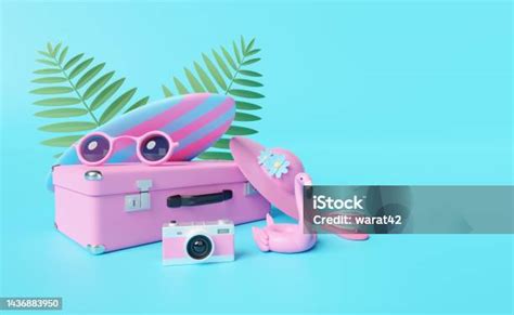 분홍색 여행 가방 선글라스 서핑 보드 풍선 플라밍고 손바닥 샌들 모자 파란색 배경에 격리 된 카메라 개념 3d 그림 또는 3d
