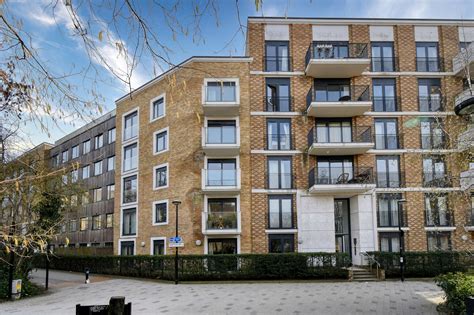 London 2 Bed Flat Fairmont House Se16 To Rent Now For £2 600 00 P M