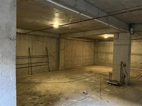 ბინები კომერციული ფართები და მიწები ყიდება სასაწყობე ფართი დიდი დიღმის მე 3 მიკრორაიონში 19 ბ