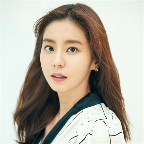 Uee Reveals A New Set Of Chic And Lovely Profile Photos Allkpop
