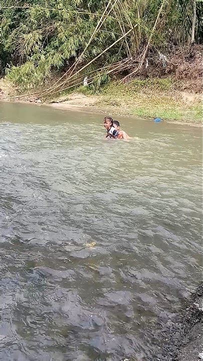 mandi bareng kakak - YouTube