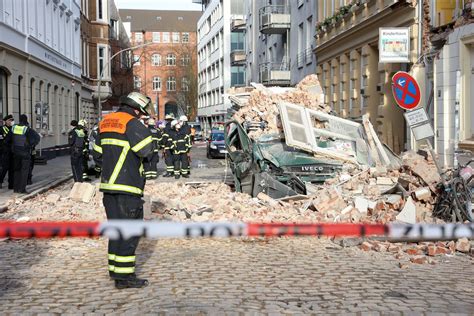 Hamburg Fassade von Wohnhaus eingestürzt ein Verletzter DER SPIEGEL