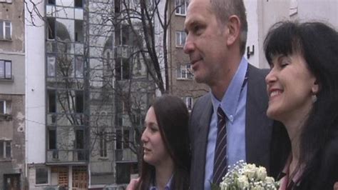 Съпруга затваря любимото масажно студио на мъжа си в Съдби на кръстопът Предавания Акценти