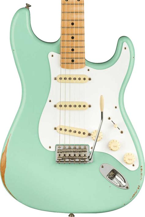 Fender Stratocaster | guitarguitar