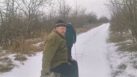 Пішли кататись на санчатах Насміялися накаталися ще й дров привезли