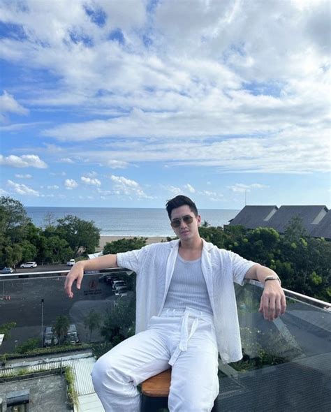 Pose Keren Verrel Bramasta Saat Makan Bareng Natasha Wilona Dan Febby