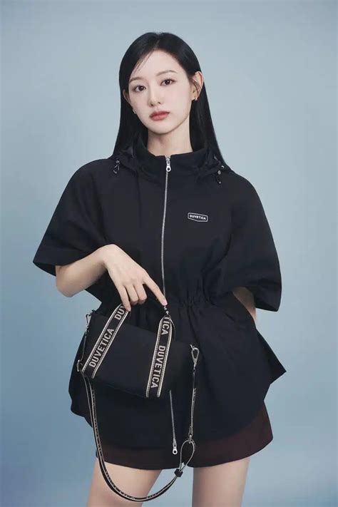 김지원 캐주얼한 옷을 입어도 우아한 미모 팬플러스 커뮤니티