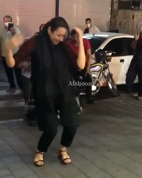رقص زیبای دختر ایرانی در خیابان حتما ببینید Youtube