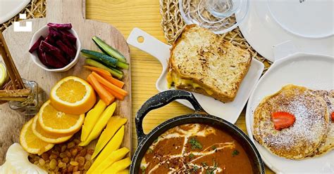 음식이 가득한 테이블 사진 Unsplash의 무료 주키친 이미지