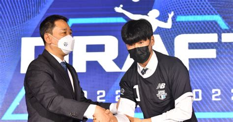 현대캐피탈 리빌딩 중책 맡은 신인 세터 이현승 형들 믿고 토스 올리겠다