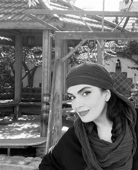 بوسه غلیظ و یهویی سارا خوئینی ها به لُپ نسرین مقانلو