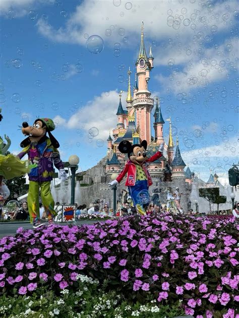 Million Splashes Of Colour Parade Disneyland Park Disneyland Paris