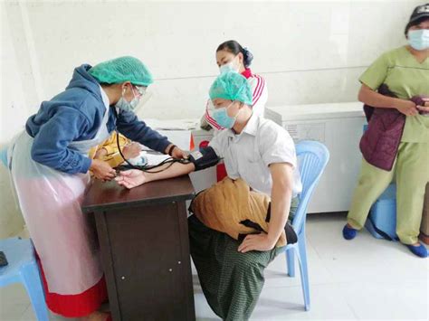 ကွမ်းလုံမြို့နယ်တွင် ကျန်းမာရေးဝန်ထမ်းများအား ကိုဗစ် ၁၉ ရောဂါ ကာကွယ်ဆေး စတင်ထိုးနှံပေး