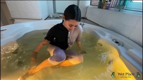 Stunning Anny Bathing In Apartment Eporner