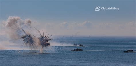 Plagf Zbd 05 Ztd 05 Zsd 05 And Plz 07b In Amphibious Training