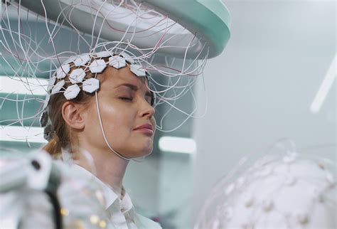 Latvijā Kļūst Iespējams Vadīt Datoru Ar Domām