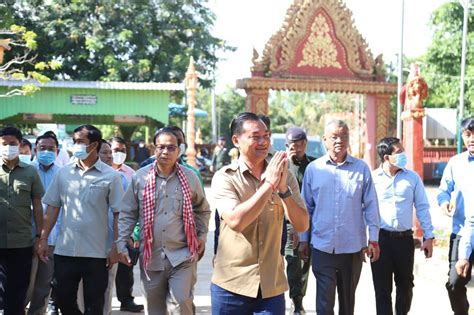 ឯកឧត្តម បណ្ឌិត ជាម ច័ន្ទសោភ័ណ អភិបាលខេត្តត្បូងឃ្មុំ បន្តនាំយកស្រូវពូជជាង១ម៉ឺនគីឡូក្រាម