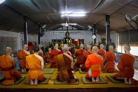 ฆราวาส พุทธวิหาร ศูนย์กลางการศึกษาวิปัสสนาธุระ จ นครนายก