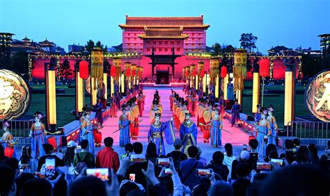 （社会）多彩“夜经济”游客新华社大唐