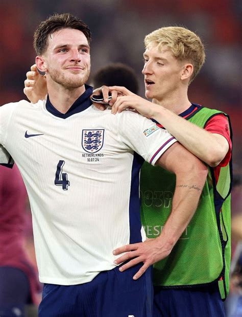 Declan Rice And Gordon England Fc Anthony Gordon Everton Soccer Players