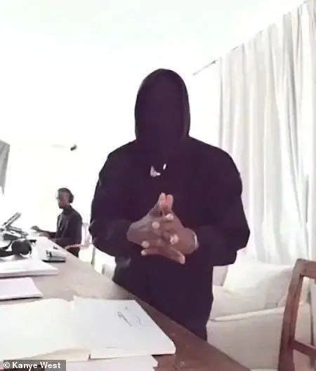 这场直播堪称一场矛盾与争议的大杂烩。