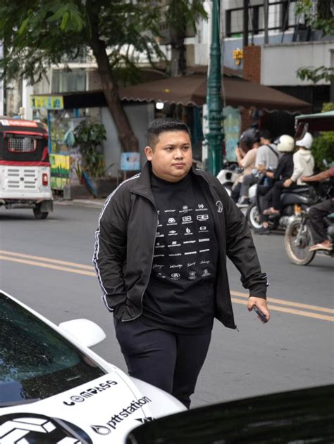 អ្នកឧកញ៉ា ទៀ វិចិត្រ និងអ្នកឧកញ៉ា ឈួន ហាវ៉ុន ជួយថវិកាម្នាក់១លានរៀល