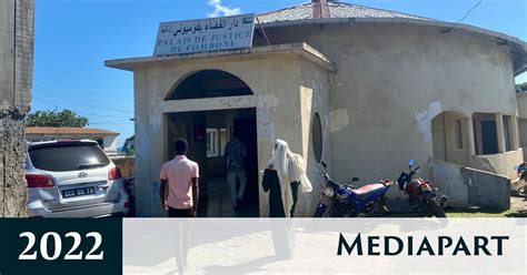Aux Comores Les Sextapes Dun Enseignant Renvoient Des Jeunes Femmes Devant Le Tribunal Mediapart
