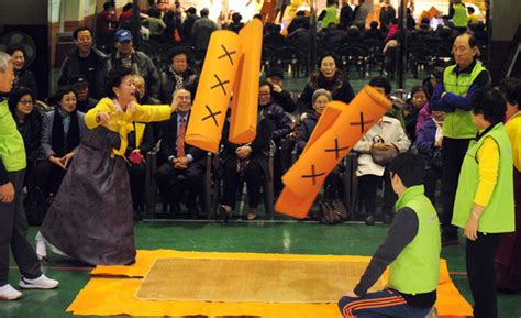 명절에 모여 즐기는 윷놀이 국가무형문화재 된다