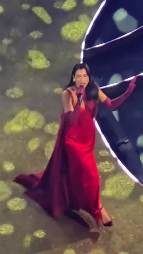 Iconichipstercom On Instagram Dua Lipa Performing One Of Her Biggest