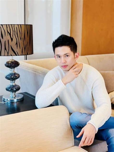 လက်ထပ်မယ့်သူနဲ့ချစ်ရတဲ့သူက တစ်ယောက်တည်းဖြစ်နေတဲ့ သူ့ဘဝကို ကျေနပ်နေတဲ့ အောင်မင်းခန့