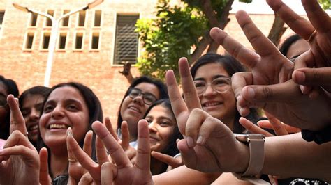 CBSE Pass Percentage Dips For Class In Delhi Girls Outshine Babes Latest News Delhi