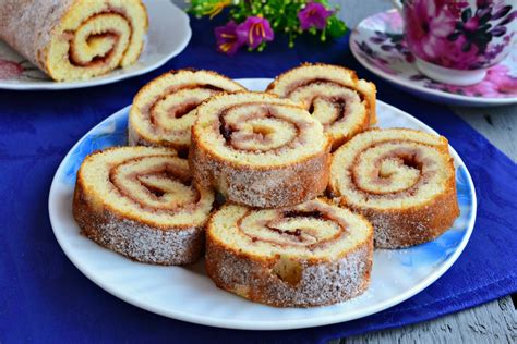 Рулет из сгущенки на скорую руку 10 фото в рецепте