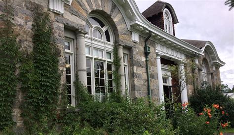The Pink House Restaurant Cornwall Ct